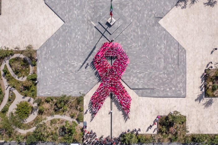 Forman en San Lázaro un lazo humano rosa a favor de la lucha contra el ...